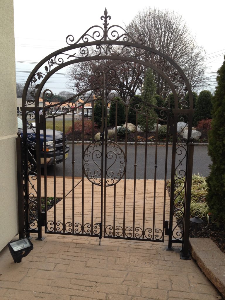 Walk Gate 10 | Newman Iron Works