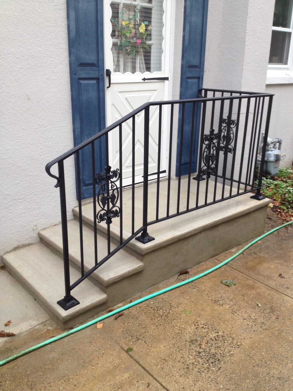 Exterior Standard Railing 44 | Newman Iron Works
